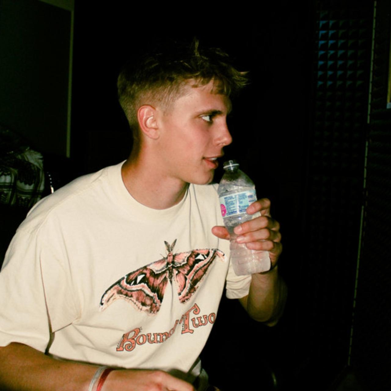 charlieonnafriday - 歌手 - 网易云音乐