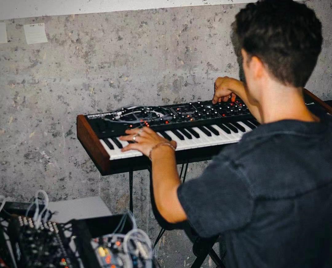 Tyao（邓佳词） - 歌手 - 网易云音乐