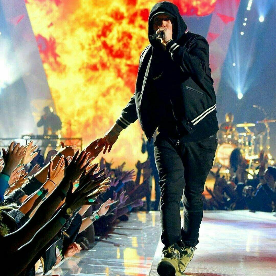 Eminem feat. Alex M. Brinkley - Fighting With Fire - 他似星星孤独 - 电台节目 - 网易云音乐