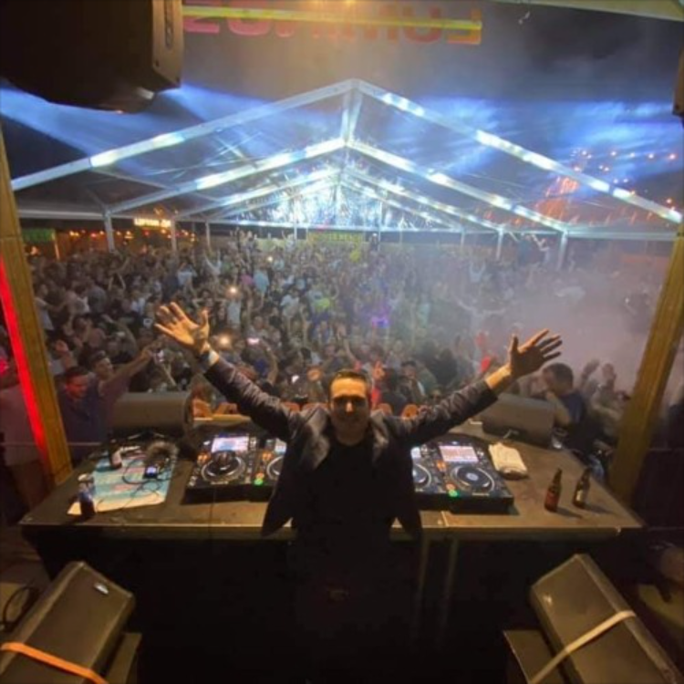 Ferry Tayle @ Beachclub Bronze, Luminosity 2021 - Live & Mix - 电台节目 - 网易云音乐