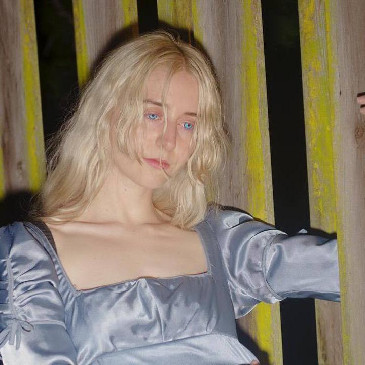 [中文拙译]Interview杂志采访Maya Laner 2018.4.18 - 专栏文章 - 网易云音乐