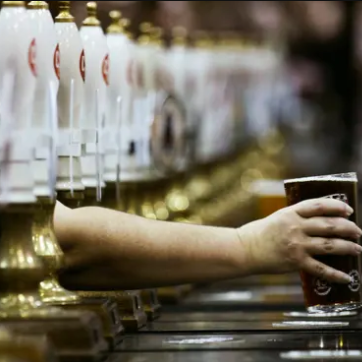 The death and life of the great British pub - Guardian Long Read - 电台节目 ...